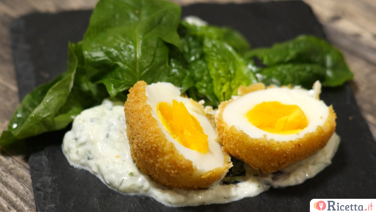 Ricetta Insalata di spinacini con uovo fritto e salsa tzatziki ...