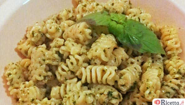 Ricetta Radiatori al pesto alla menta e basilico - Consigli e ...